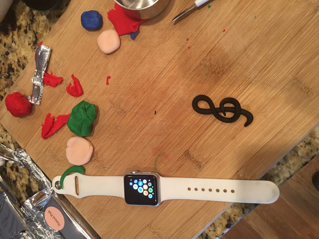 apple-watch-cake-music-note - Louisville Bones